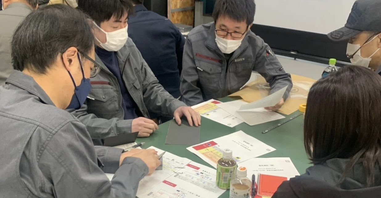 KenjiBridgeCollegeでの導入事例をご紹介しています。旋盤、金型、切削加工、成形など様々な分野の講座をオーダーメイドで提供しています。